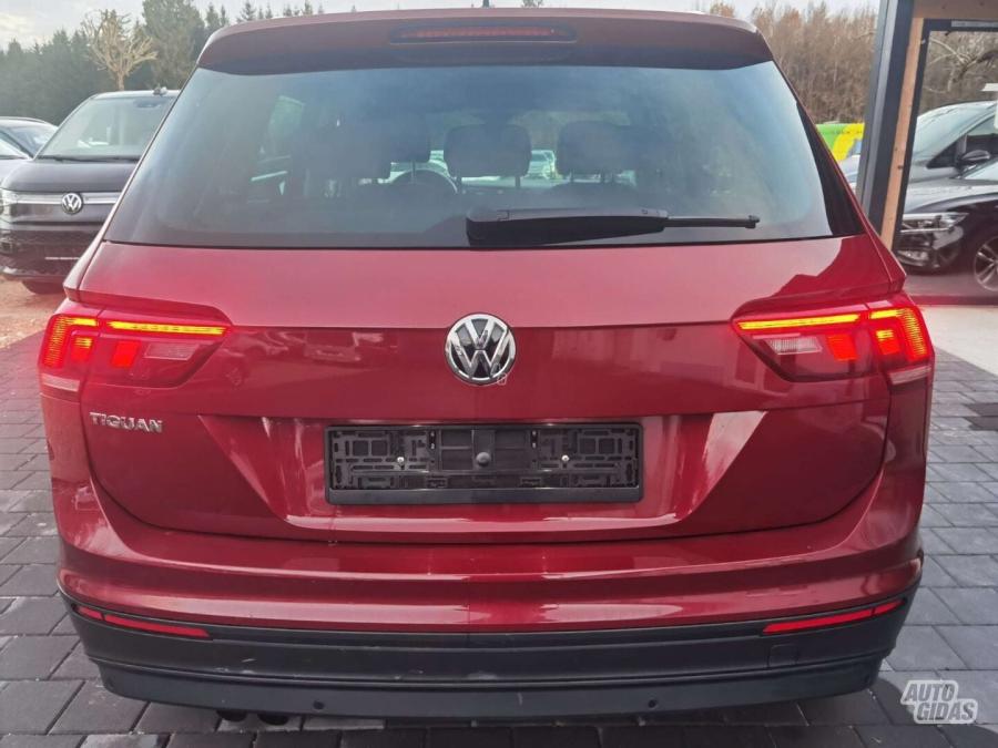 Sarkans Volkswagen Tiguan 2019 Kauņa, ar dzinēja tilpumu 1.50 L un nobraukumu 52 tūkst. km par 26704 €, foto 6 vietnē AUTOMOTO.COM.LV