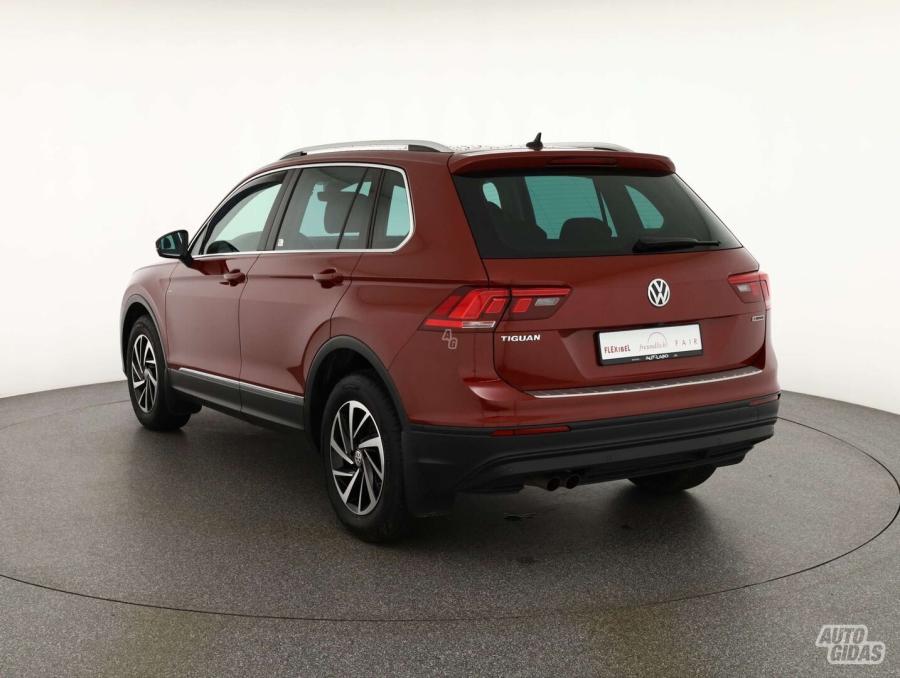 Sarkans Volkswagen Tiguan 2019 Kauņa, ar dzinēja tilpumu 2.00 L un nobraukumu 60 tūkst. km par 29600 €, foto 3 vietnē AUTOMOTO.COM.LV