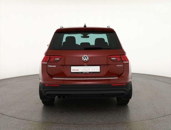 Red Volkswagen Tiguan 2019 in Kaunas, with an engine capacity of 2.00 L and mileage of 60 thousand km for 29600 €, photo 4 on AUTOMOTO.COM.LV
