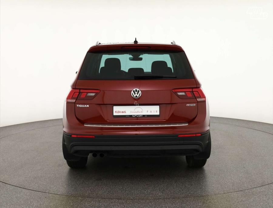 Sarkans Volkswagen Tiguan 2019 Kauņa, ar dzinēja tilpumu 2.00 L un nobraukumu 60 tūkst. km par 29600 €, foto 4 vietnē AUTOMOTO.COM.LV