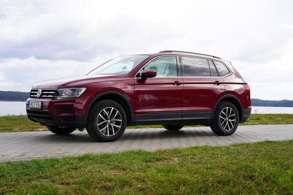 Red Volkswagen Tiguan 2019 in Kaunas, with an engine capacity of 2.00 L and mileage of 115 thousand km for 17500 €, photo 2 on AUTOMOTO.COM.LV