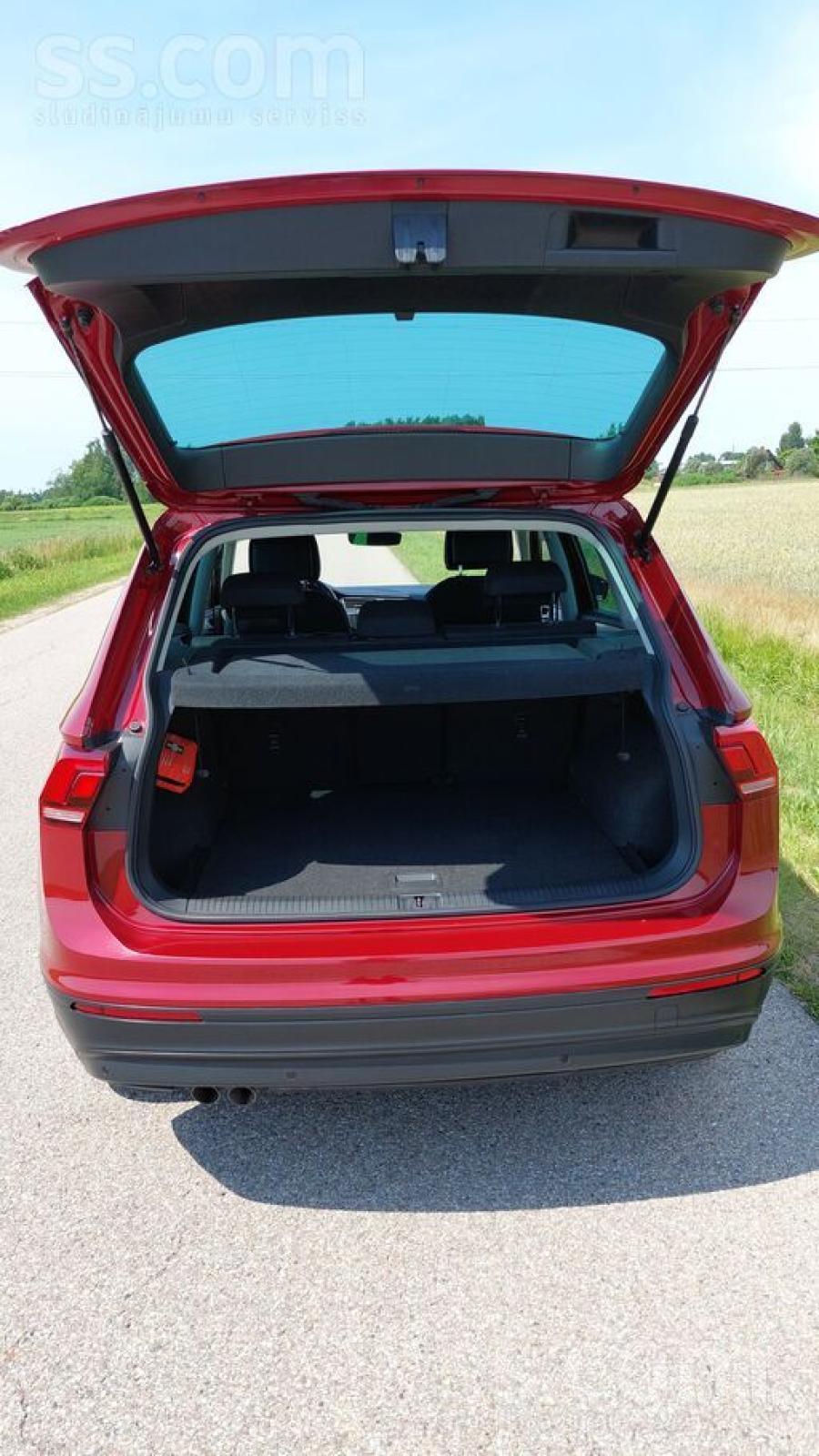 Red Volkswagen Tiguan 2019 in Riga, with an engine capacity of 2.00 L and mileage of 143 thousand km for 16500 €, photo 7 on AUTOMOTO.COM.LV