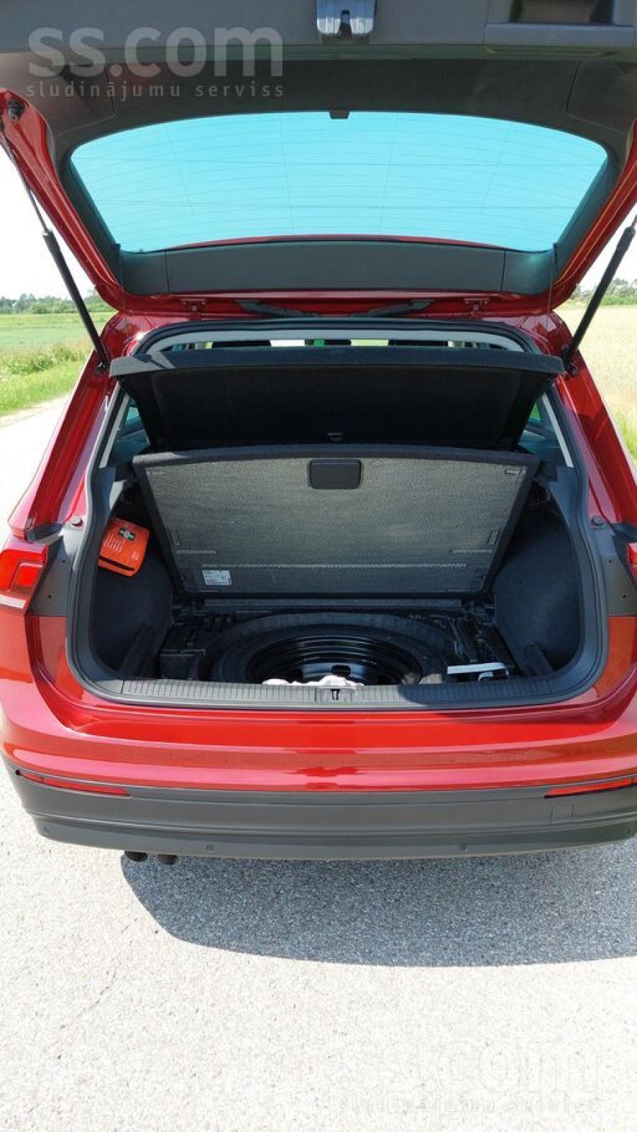 Red Volkswagen Tiguan 2019 in Riga, with an engine capacity of 2.00 L and mileage of 143 thousand km for 16500 €, photo 8 on AUTOMOTO.COM.LV