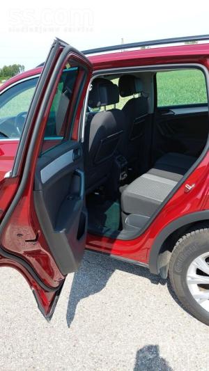 Red Volkswagen Tiguan 2019 in Riga, with an engine capacity of 2.00 L and mileage of 143 thousand km for 16500 €, photo 12 on AUTOMOTO.COM.LV
