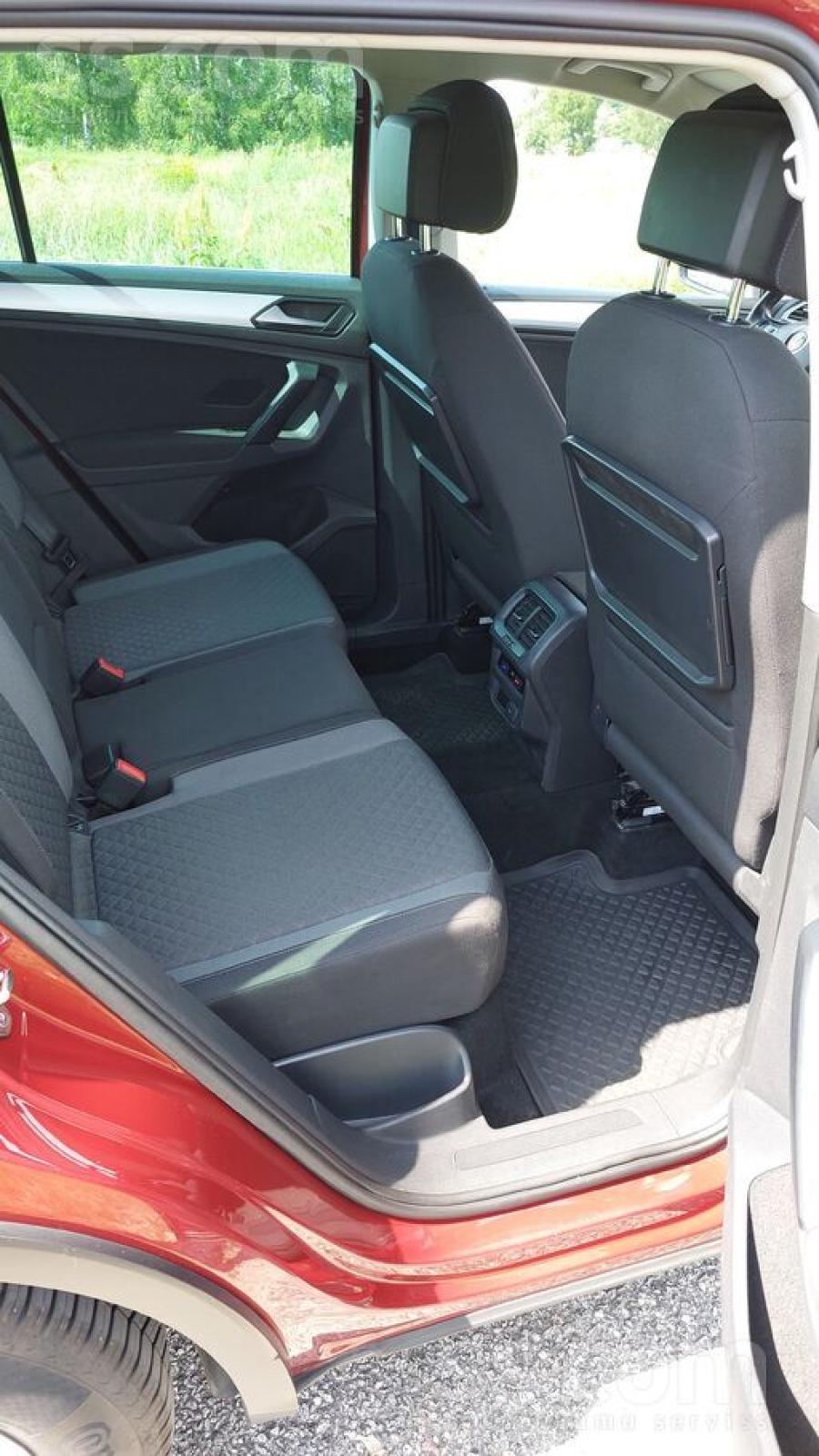 Red Volkswagen Tiguan 2019 in Riga, with an engine capacity of 2.00 L and mileage of 143 thousand km for 16500 €, photo 13 on AUTOMOTO.COM.LV