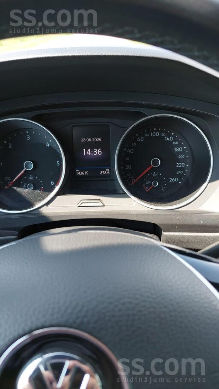 Red Volkswagen Tiguan 2019 in Riga, with an engine capacity of 2.00 L and mileage of 143 thousand km for 16500 €, photo 15 on AUTOMOTO.COM.LV