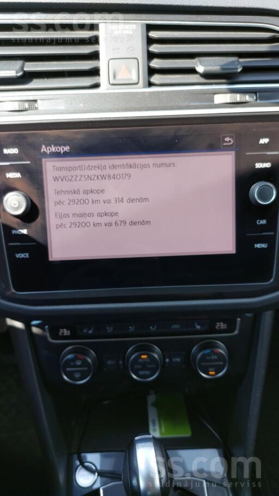 Red Volkswagen Tiguan 2019 in Riga, with an engine capacity of 2.00 L and mileage of 143 thousand km for 16500 €, photo 16 on AUTOMOTO.COM.LV