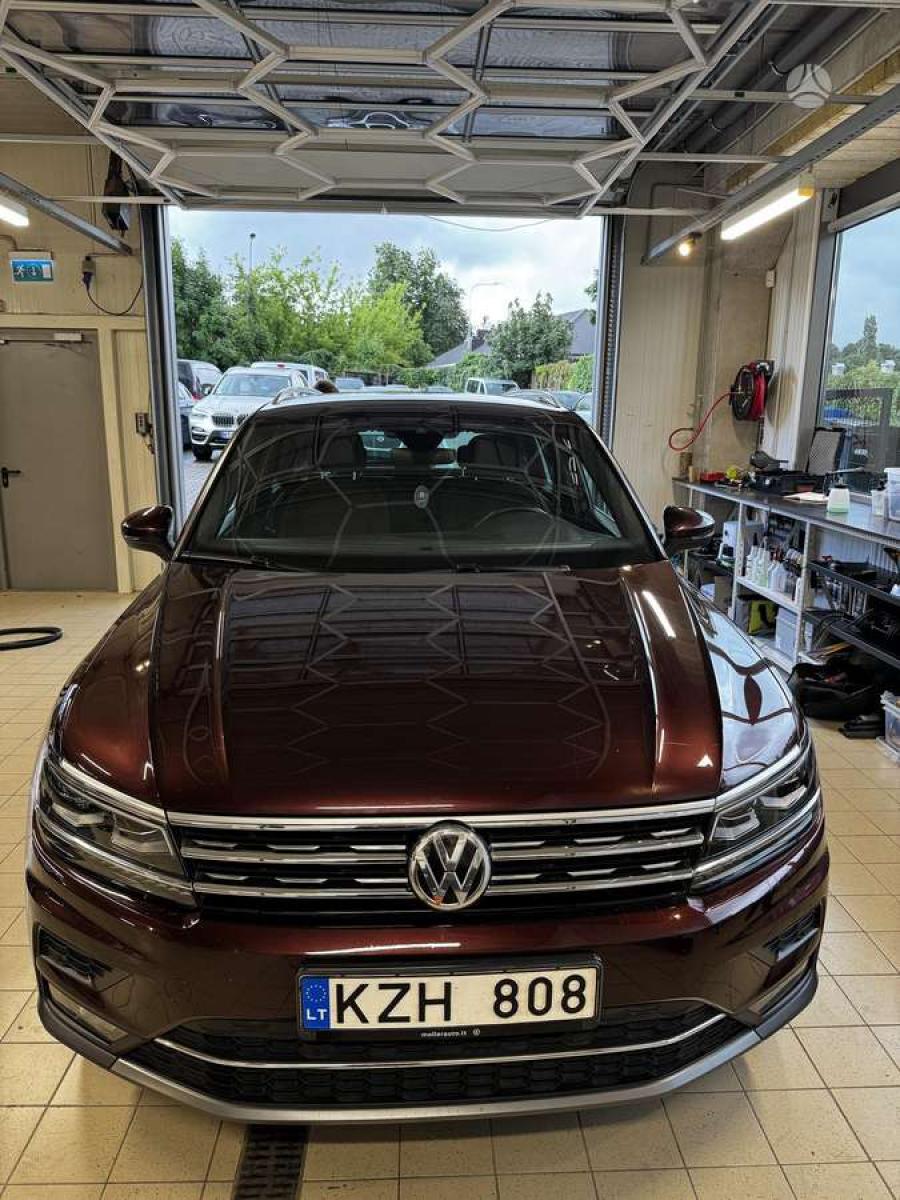 Red Volkswagen Tiguan 2019 in Vilnius, with an engine capacity of 1.97 L and mileage of 131 thousand km for 24900 €, photo 1 on AUTOMOTO.COM.LV