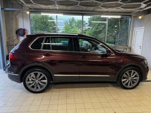 Red Volkswagen Tiguan 2019 in Vilnius, with an engine capacity of 1.97 L and mileage of 131 thousand km for 24900 €, photo 7 on AUTOMOTO.COM.LV