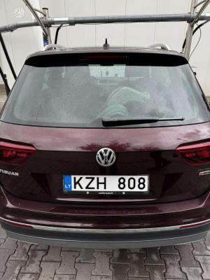 Red Volkswagen Tiguan 2019 in Vilnius, with an engine capacity of 1.97 L and mileage of 131 thousand km for 24900 €, photo 12 on AUTOMOTO.COM.LV