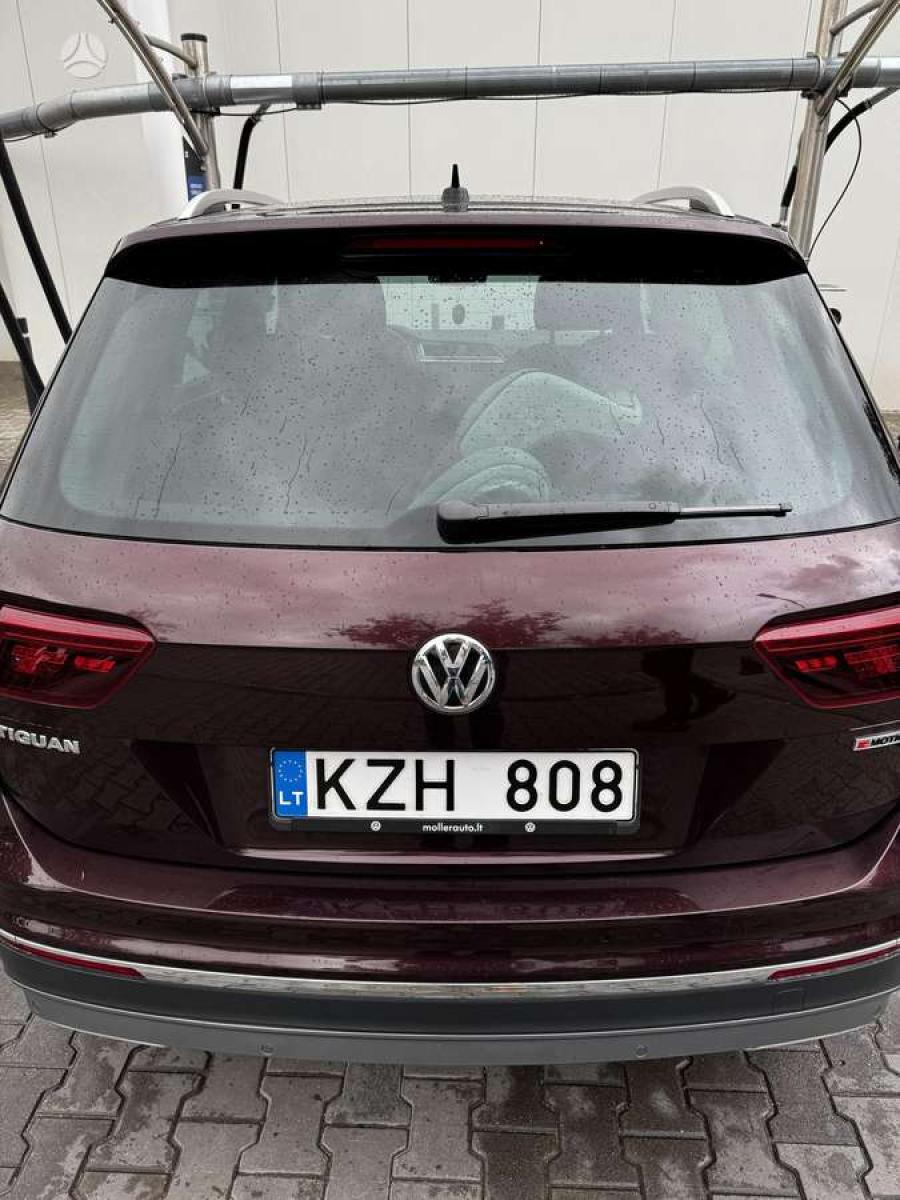 Red Volkswagen Tiguan 2019 in Vilnius, with an engine capacity of 1.97 L and mileage of 131 thousand km for 24900 €, photo 12 on AUTOMOTO.COM.LV