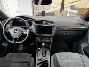 Red Volkswagen Tiguan 2019 in Vilnius, with an engine capacity of 1.97 L and mileage of 131 thousand km for 24900 €, photo 14 on AUTOMOTO.COM.LV