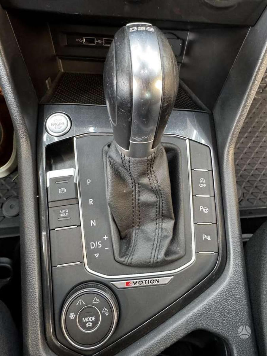 Red Volkswagen Tiguan 2019 in Vilnius, with an engine capacity of 1.97 L and mileage of 131 thousand km for 24900 €, photo 15 on AUTOMOTO.COM.LV