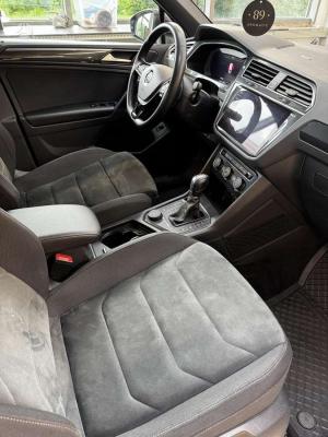 Red Volkswagen Tiguan 2019 in Vilnius, with an engine capacity of 1.97 L and mileage of 131 thousand km for 24900 €, photo 16 on AUTOMOTO.COM.LV