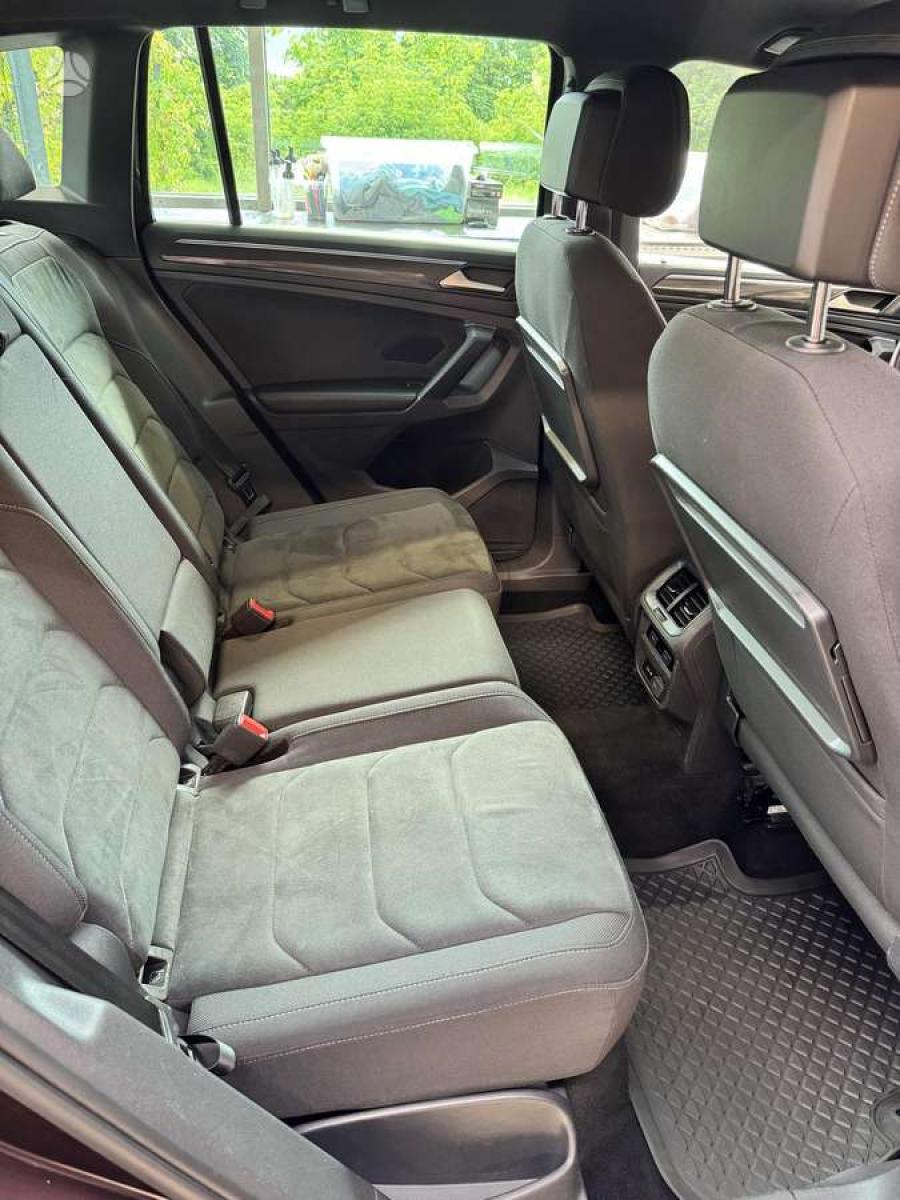 Red Volkswagen Tiguan 2019 in Vilnius, with an engine capacity of 1.97 L and mileage of 131 thousand km for 24900 €, photo 20 on AUTOMOTO.COM.LV