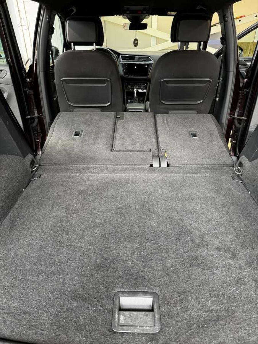 Red Volkswagen Tiguan 2019 in Vilnius, with an engine capacity of 1.97 L and mileage of 131 thousand km for 24900 €, photo 21 on AUTOMOTO.COM.LV