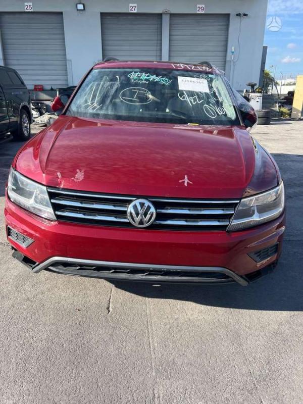 Sarkans Volkswagen Tiguan 2019 Viļņa, ar dzinēja tilpumu 1.98 L un nobraukumu 67 tūkst. km par 7300 €, foto 2 vietnē AUTOMOTO.COM.LV