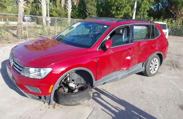 Sarkans Volkswagen Tiguan 2019 Viļņa, ar dzinēja tilpumu 1.98 L un nobraukumu 67 tūkst. km par 7300 €, foto 5 vietnē AUTOMOTO.COM.LV