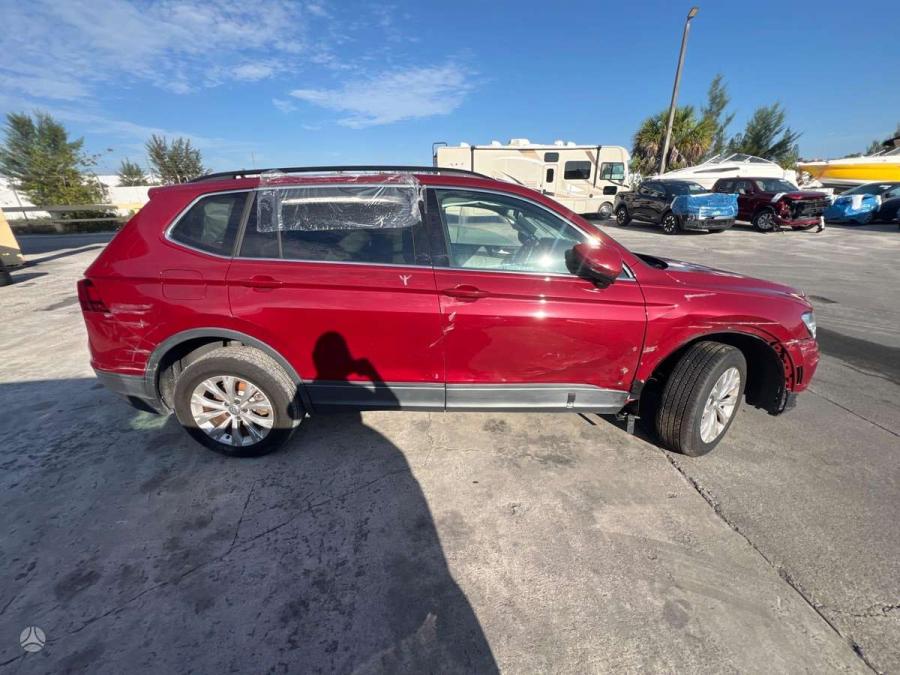 Red Volkswagen Tiguan 2019 in Vilnius, with an engine capacity of 1.98 L and mileage of 67 thousand km for 7300 €, photo 12 on AUTOMOTO.COM.LV