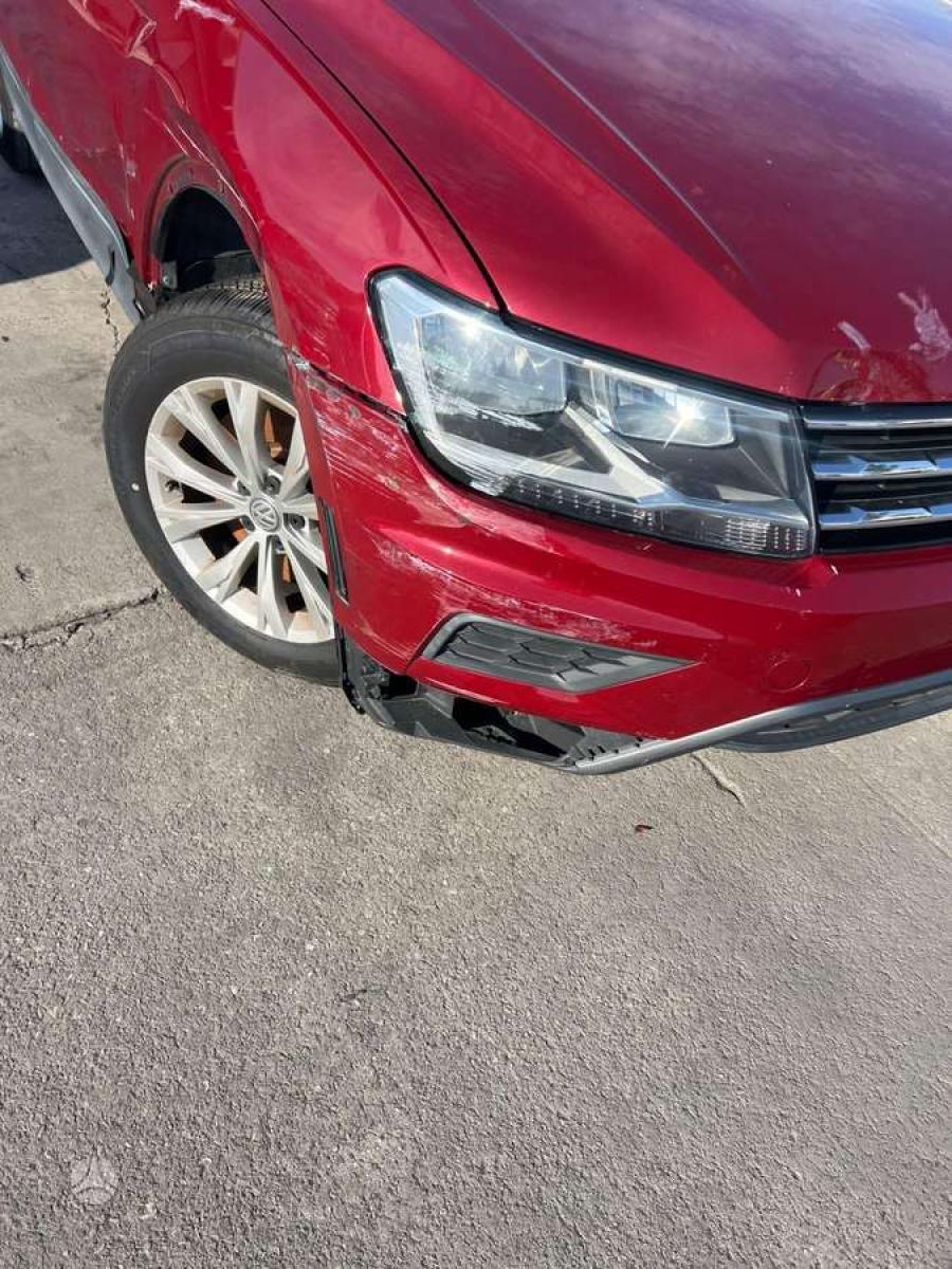 Red Volkswagen Tiguan 2019 in Vilnius, with an engine capacity of 1.98 L and mileage of 67 thousand km for 7300 €, photo 13 on AUTOMOTO.COM.LV