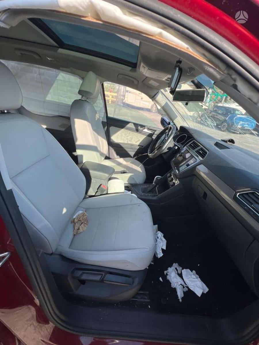 Red Volkswagen Tiguan 2019 in Vilnius, with an engine capacity of 1.98 L and mileage of 67 thousand km for 7300 €, photo 19 on AUTOMOTO.COM.LV
