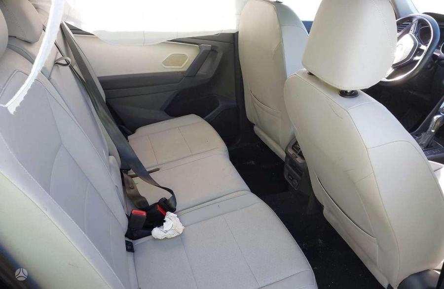 Red Volkswagen Tiguan 2019 in Vilnius, with an engine capacity of 1.98 L and mileage of 67 thousand km for 7300 €, photo 20 on AUTOMOTO.COM.LV