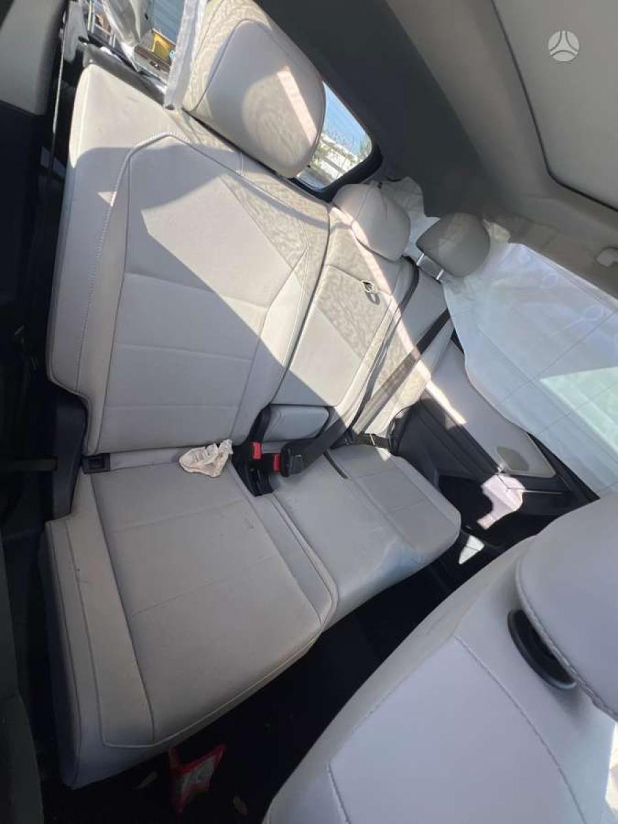 Red Volkswagen Tiguan 2019 in Vilnius, with an engine capacity of 1.98 L and mileage of 67 thousand km for 7300 €, photo 21 on AUTOMOTO.COM.LV