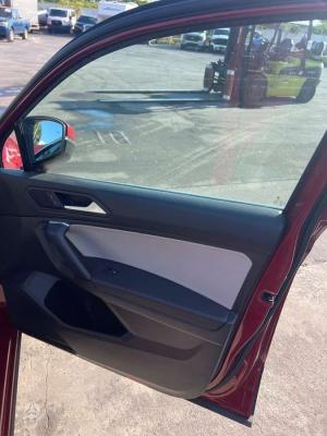 Red Volkswagen Tiguan 2019 in Vilnius, with an engine capacity of 1.98 L and mileage of 67 thousand km for 7300 €, photo 22 on AUTOMOTO.COM.LV