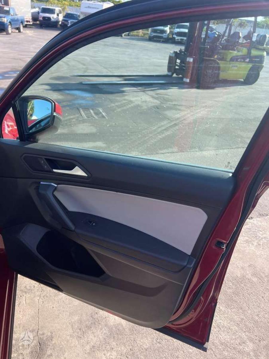 Red Volkswagen Tiguan 2019 in Vilnius, with an engine capacity of 1.98 L and mileage of 67 thousand km for 7300 €, photo 22 on AUTOMOTO.COM.LV