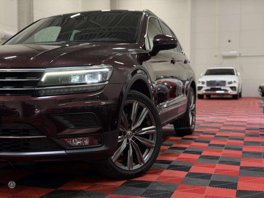 Sarkans Volkswagen Tiguan 2019 Viļņa, ar dzinēja tilpumu 1.98 L un nobraukumu 132 tūkst. km par 21000 €, foto 9 vietnē AUTOMOTO.COM.LV