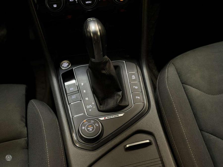 Sarkans Volkswagen Tiguan 2019 Viļņa, ar dzinēja tilpumu 1.98 L un nobraukumu 132 tūkst. km par 21000 €, foto 24 vietnē AUTOMOTO.COM.LV