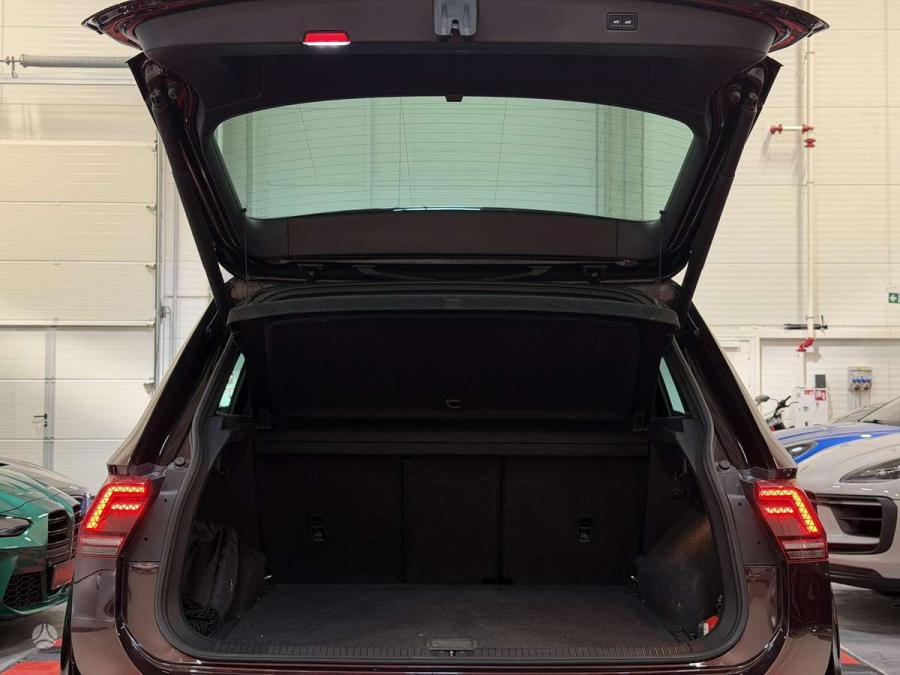 Sarkans Volkswagen Tiguan 2019 Viļņa, ar dzinēja tilpumu 1.98 L un nobraukumu 132 tūkst. km par 21000 €, foto 33 vietnē AUTOMOTO.COM.LV