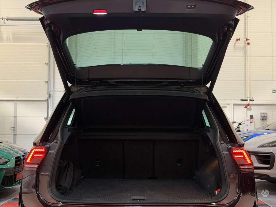 Sarkans Volkswagen Tiguan 2019 Viļņa, ar dzinēja tilpumu 1.98 L un nobraukumu 132 tūkst. km par 19990 €, foto 33 vietnē AUTOMOTO.COM.LV