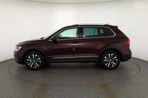 Red Volkswagen Tiguan 2020 in Kaunas, with an engine capacity of 1.50 L and mileage of 76 thousand km for 25480 €, photo 2 on AUTOMOTO.COM.LV