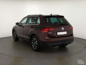 Red Volkswagen Tiguan 2020 in Kaunas, with an engine capacity of 1.50 L and mileage of 76 thousand km for 25480 €, photo 3 on AUTOMOTO.COM.LV