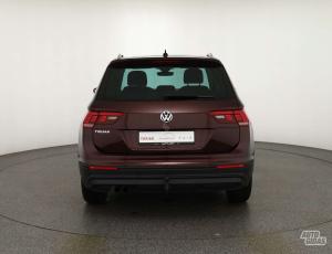 Red Volkswagen Tiguan 2020 in Kaunas, with an engine capacity of 1.50 L and mileage of 76 thousand km for 25480 €, photo 4 on AUTOMOTO.COM.LV