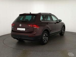 Red Volkswagen Tiguan 2020 in Kaunas, with an engine capacity of 1.50 L and mileage of 76 thousand km for 25480 €, photo 5 on AUTOMOTO.COM.LV