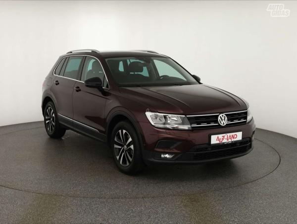 Red Volkswagen Tiguan 2020 in Kaunas, with an engine capacity of 1.50 L and mileage of 76 thousand km for 25480 €, photo 7 on AUTOMOTO.COM.LV