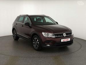 Red Volkswagen Tiguan 2020 in Kaunas, with an engine capacity of 1.50 L and mileage of 76 thousand km for 25480 €, photo 7 on AUTOMOTO.COM.LV