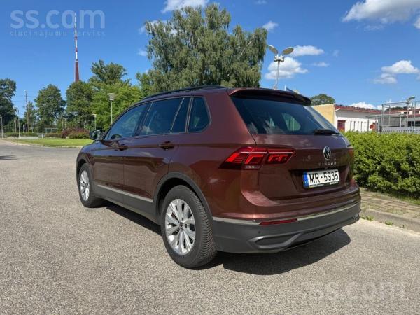 Red Volkswagen Tiguan 2020 in Riga, with an engine capacity of 1.50 L and mileage of 64 thousand km for 22500 €, photo 6 on AUTOMOTO.COM.LV