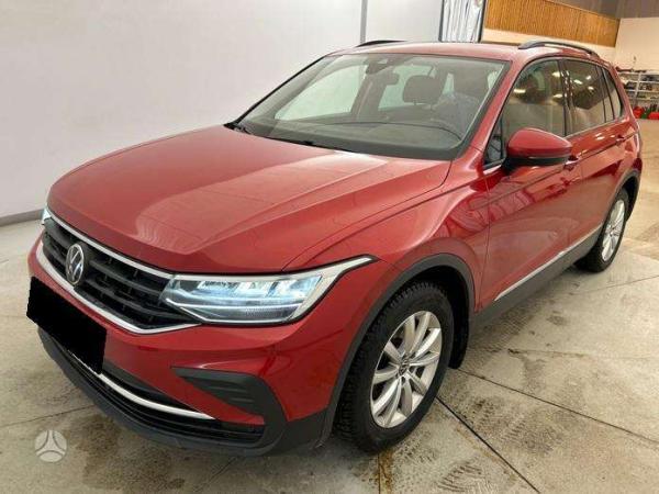 Red Volkswagen Tiguan 2022 in Vilnius, with an engine capacity of 1.50 L and mileage of 154 thousand km for 21296 €, photo 1 on AUTOMOTO.COM.LV
