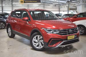 Red Volkswagen Tiguan 2022 in Riga, with an engine capacity of 2.00 L and mileage of 81 thousand km for 28900 €, photo  on AUTOMOTO.COM.LV