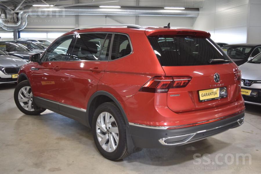 Sarkans Volkswagen Tiguan 2022 Rīga, ar dzinēja tilpumu 2.00 L un nobraukumu 81 tūkst. km par 28900 €, foto 3 vietnē AUTOMOTO.COM.LV