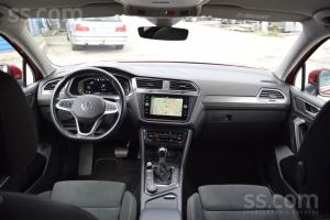 Sarkans Volkswagen Tiguan 2022 Rīga, ar dzinēja tilpumu 2.00 L un nobraukumu 81 tūkst. km par 28900 €, foto 5 vietnē AUTOMOTO.COM.LV