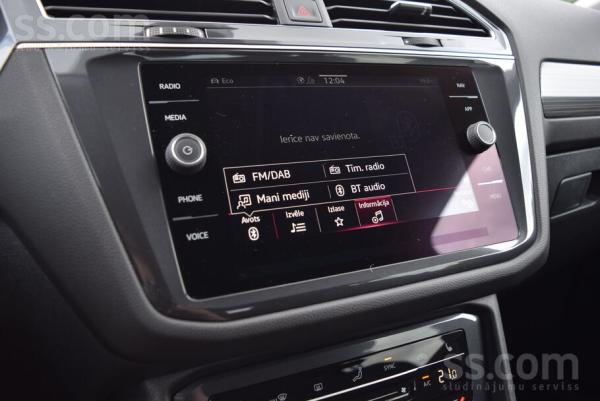 Sarkans Volkswagen Tiguan 2022 Rīga, ar dzinēja tilpumu 2.00 L un nobraukumu 81 tūkst. km par 28900 €, foto 6 vietnē AUTOMOTO.COM.LV