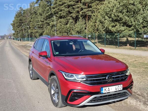 Красный Фольксваген Тигуан 2022 в Рига, объемом двигателя 2.00 л и пробегом 75 тыс. км за 27700 €, фото 1 на AUTOMOTO.COM.LV