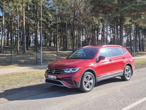 Красный Фольксваген Тигуан 2022 в Рига, объемом двигателя 2.00 л и пробегом 75 тыс. км за 27700 €, фото 3 на AUTOMOTO.COM.LV