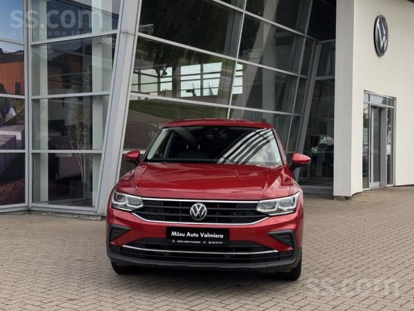Volkswagen Tiguan 2022 Valmiera vietnē Sarkans Volkswagen Tiguan 2022 Valmiera, ar dzinēja tilpumu 1.50 L un nobraukumu 108 tūkst. km par 20900 €, foto 3 vietnē AUTOMOTO.COM.LV