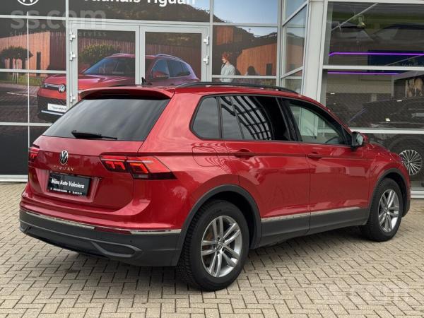 Volkswagen Tiguan 2022 Valmiera vietnē Sarkans Volkswagen Tiguan 2022 Valmiera, ar dzinēja tilpumu 1.50 L un nobraukumu 108 tūkst. km par 20900 €, foto 7 vietnē AUTOMOTO.COM.LV