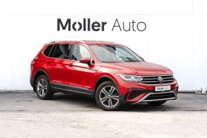 Red Volkswagen Tiguan 2022 in Riga, with an engine capacity of 2.00 L and mileage of 81 thousand km for 27900 €, photo 3 on AUTOMOTO.COM.LV